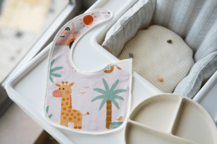 Cute Baby Giraffe Seamless Pattern PNG for Kids Graphic by patipaintsco ...