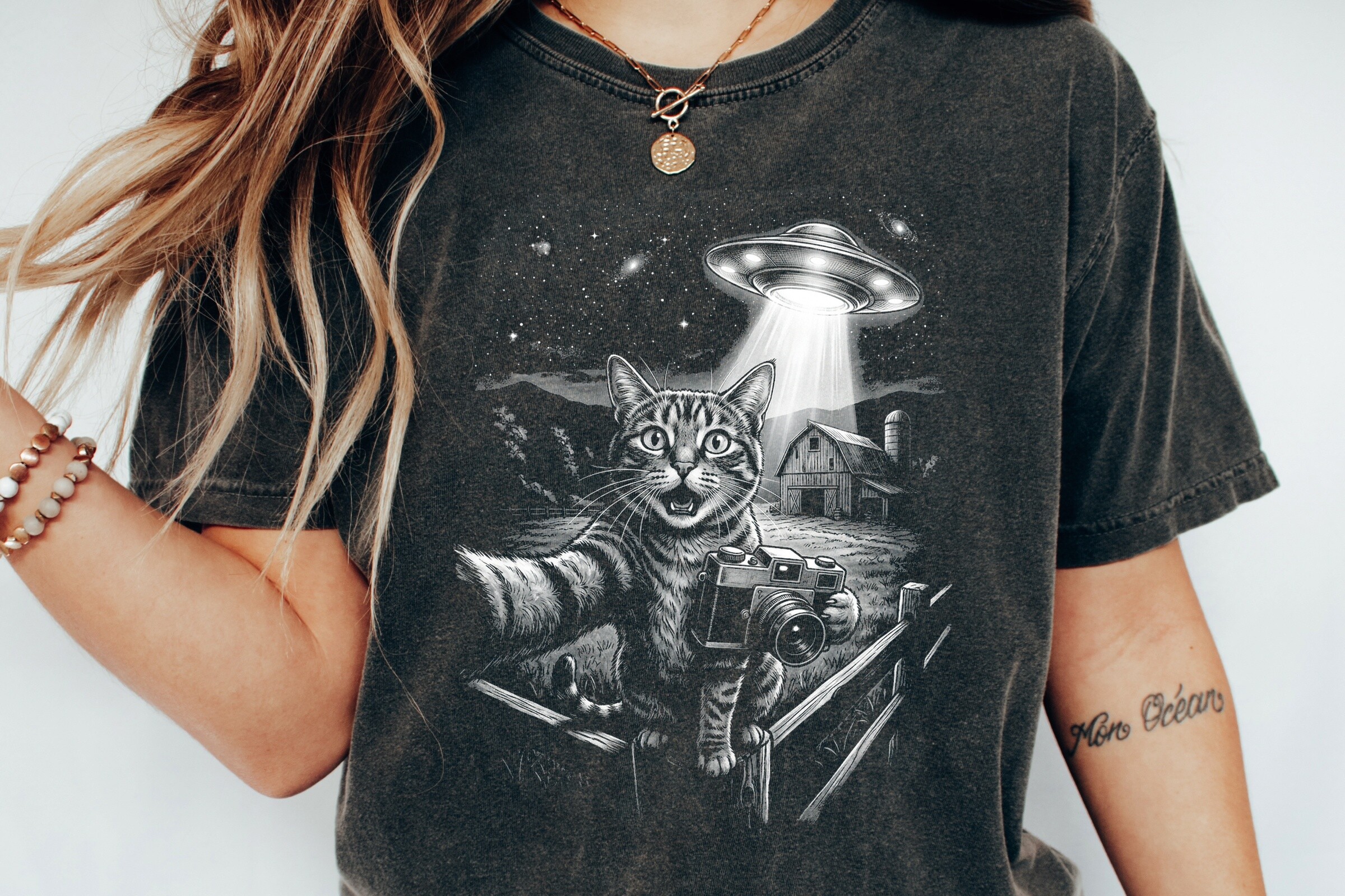 Funny Cat Selfie Alien Abduction Ufo Graphic by gregoraciiart ...